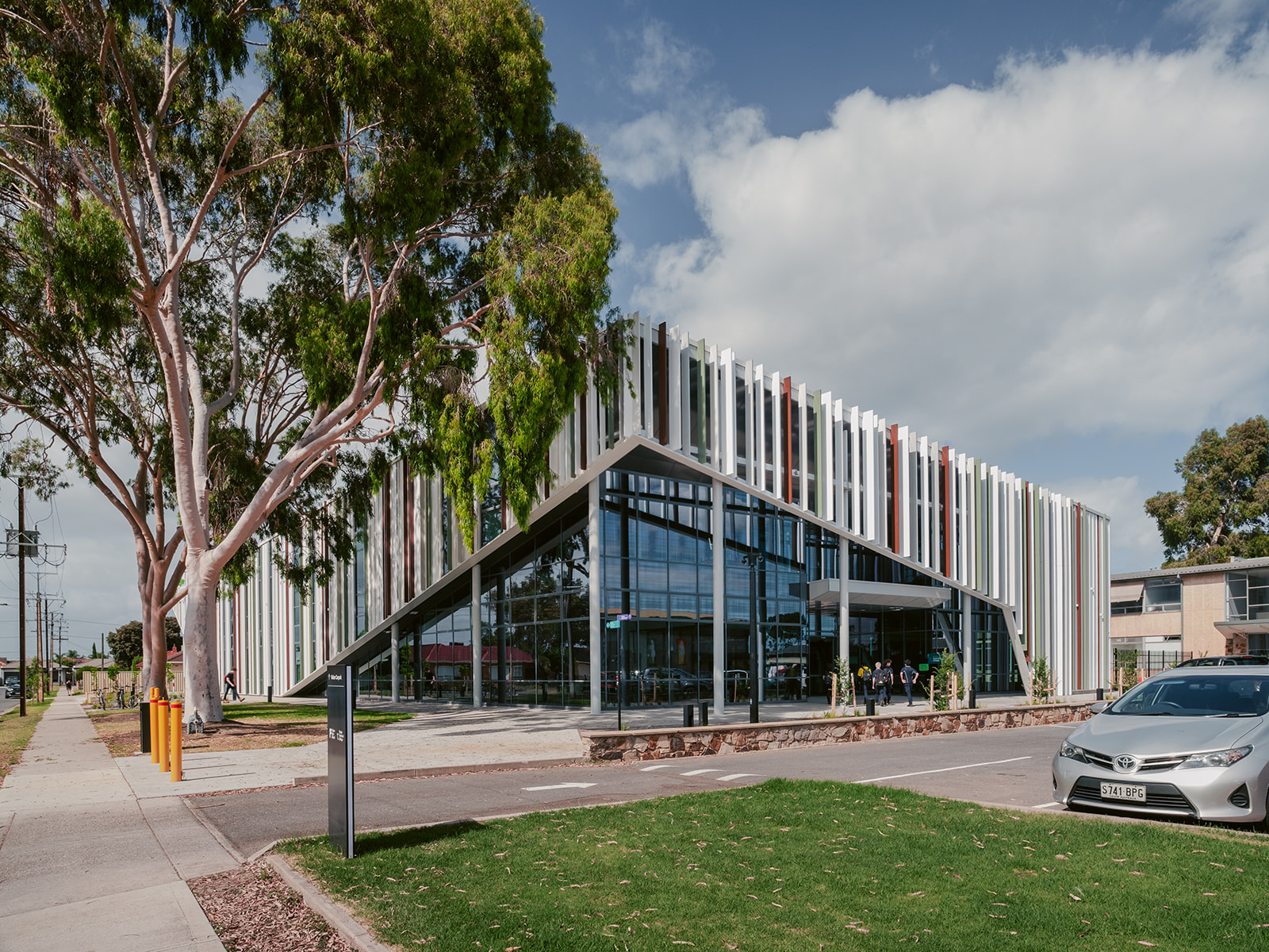 Findon Technical College - Brown Falconer